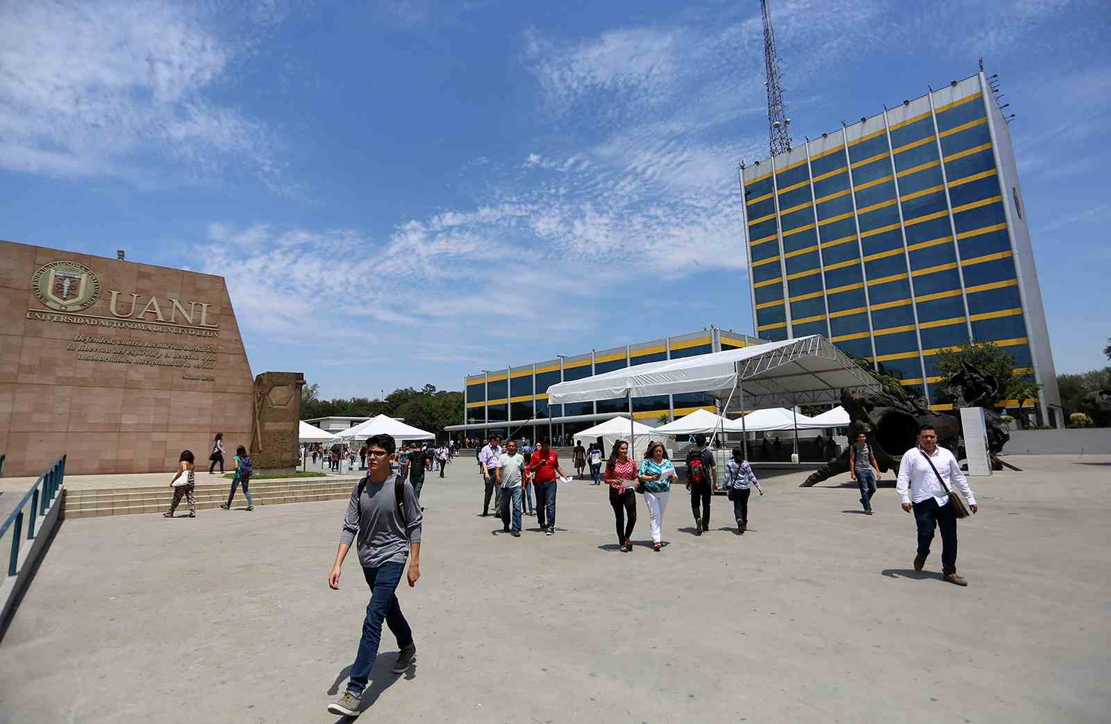 Vuelven a clases 183 mil alumnos de la UANL