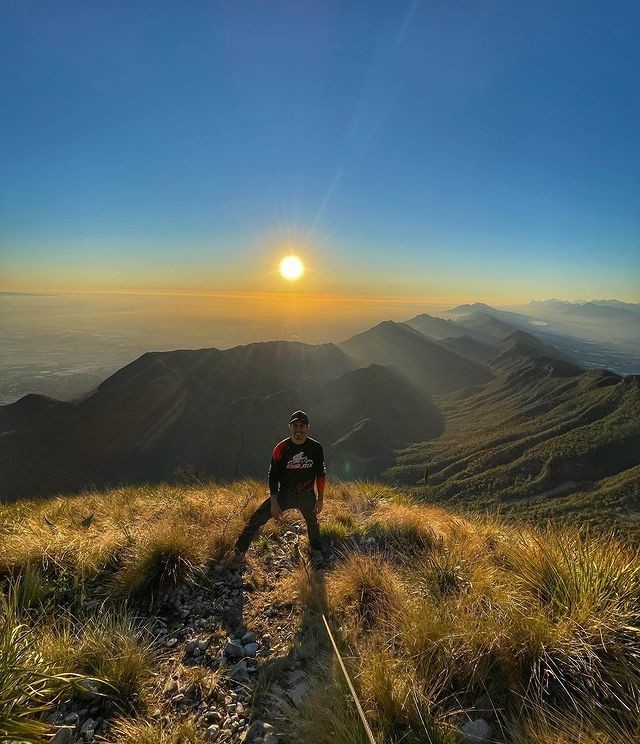 Regio sube 365 veces pico norte del Cerro de la Silla