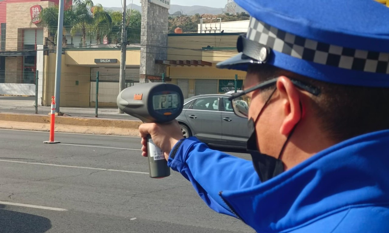 Vialidad y Tránsito de Monterrey realiza operativo radar