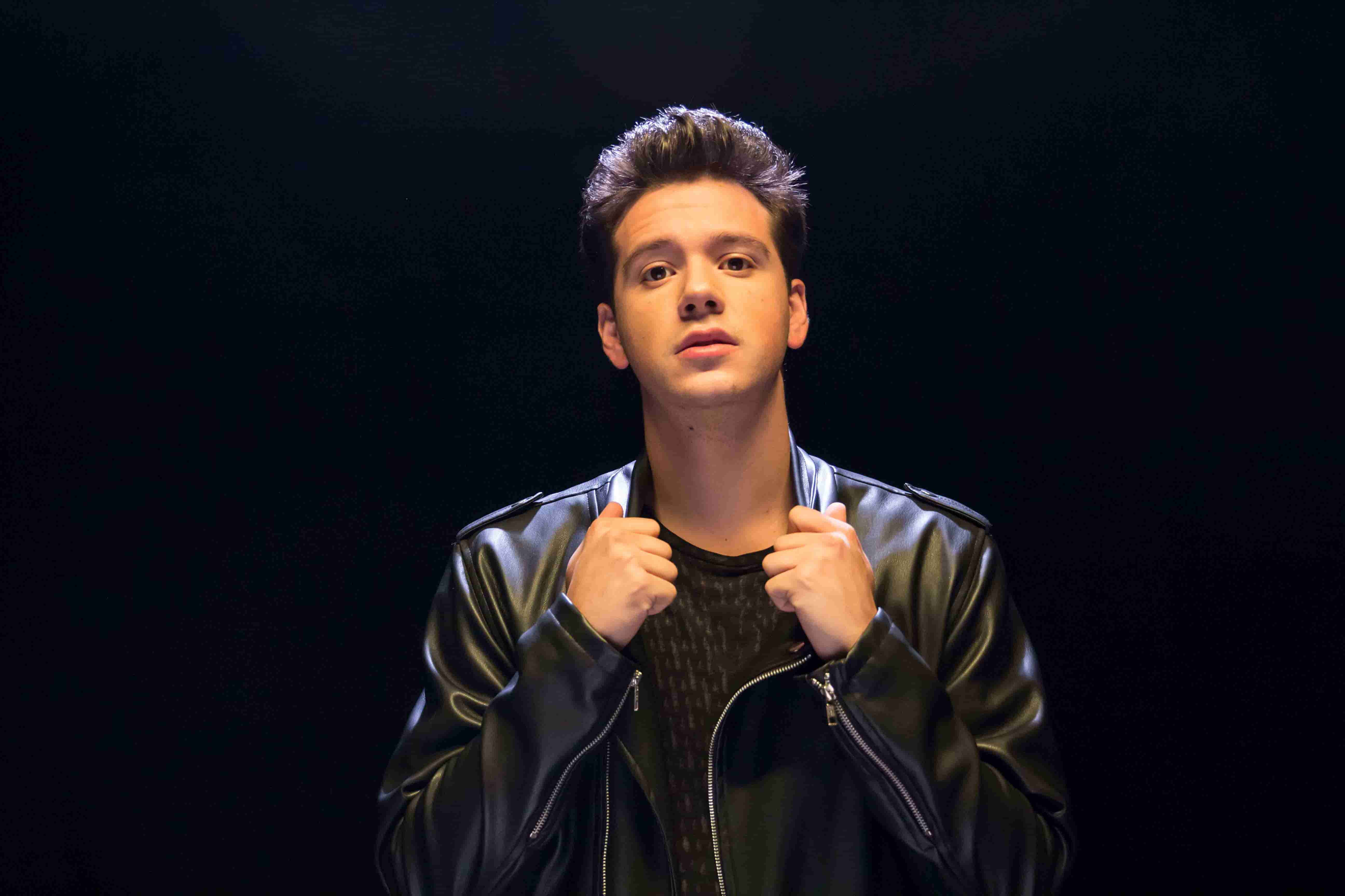 Axel Muñiz se pone atrevido; presenta su sencillo Like That